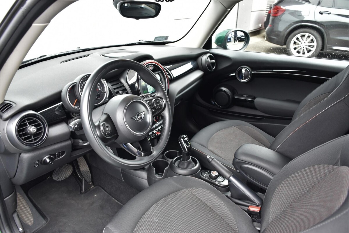 Używany MINI One '2019 Benzyna 102KM Aut. | Bawaria Motors Gdańsk ...