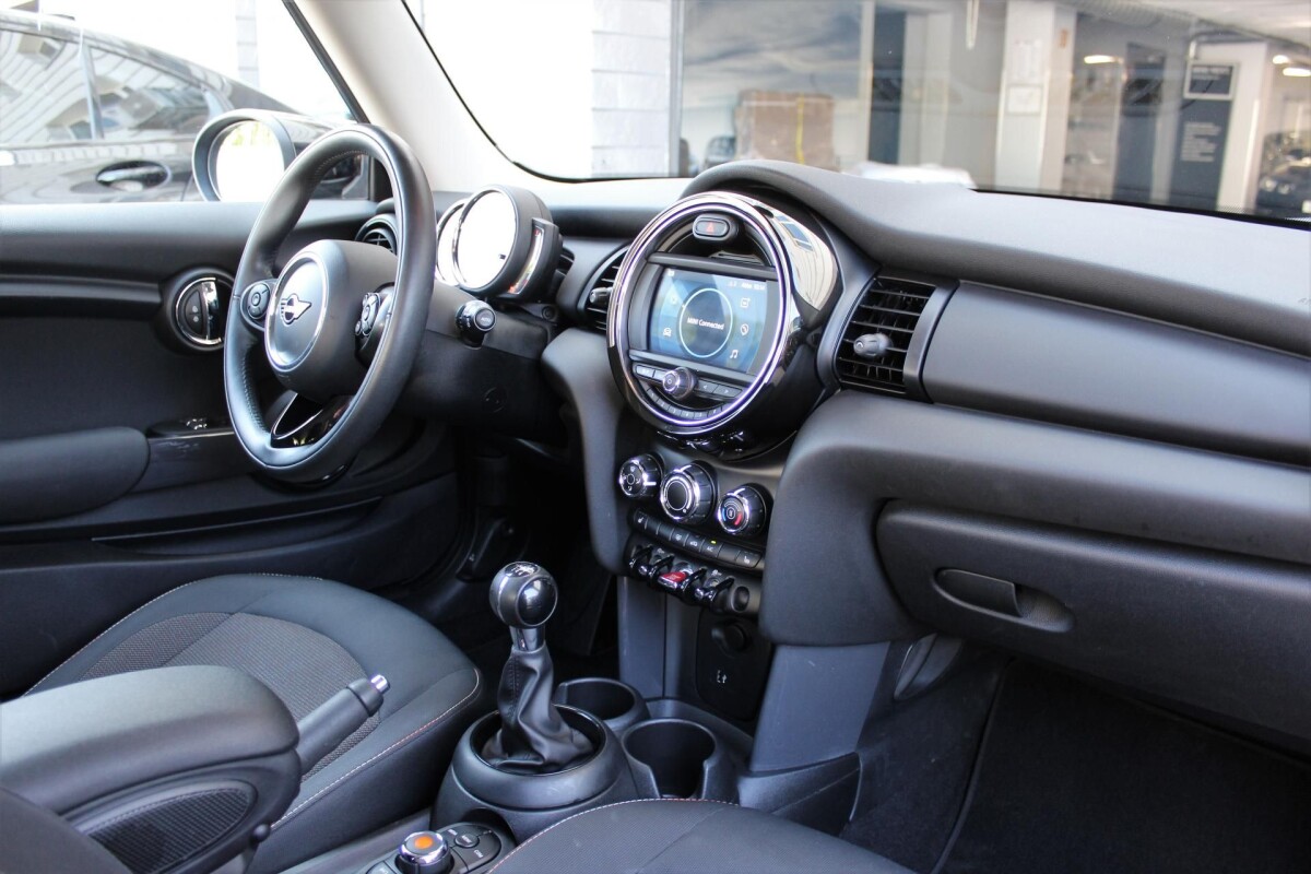 Używany MINI One '2020 Benzyna 102KM Manual | Bawaria Motors Warszawa ...