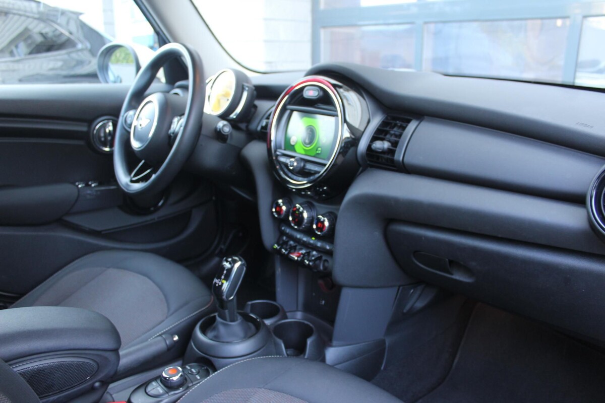 Używany MINI One '2019 Benzyna 102KM Aut. | Bawaria Motors Warszawa ...
